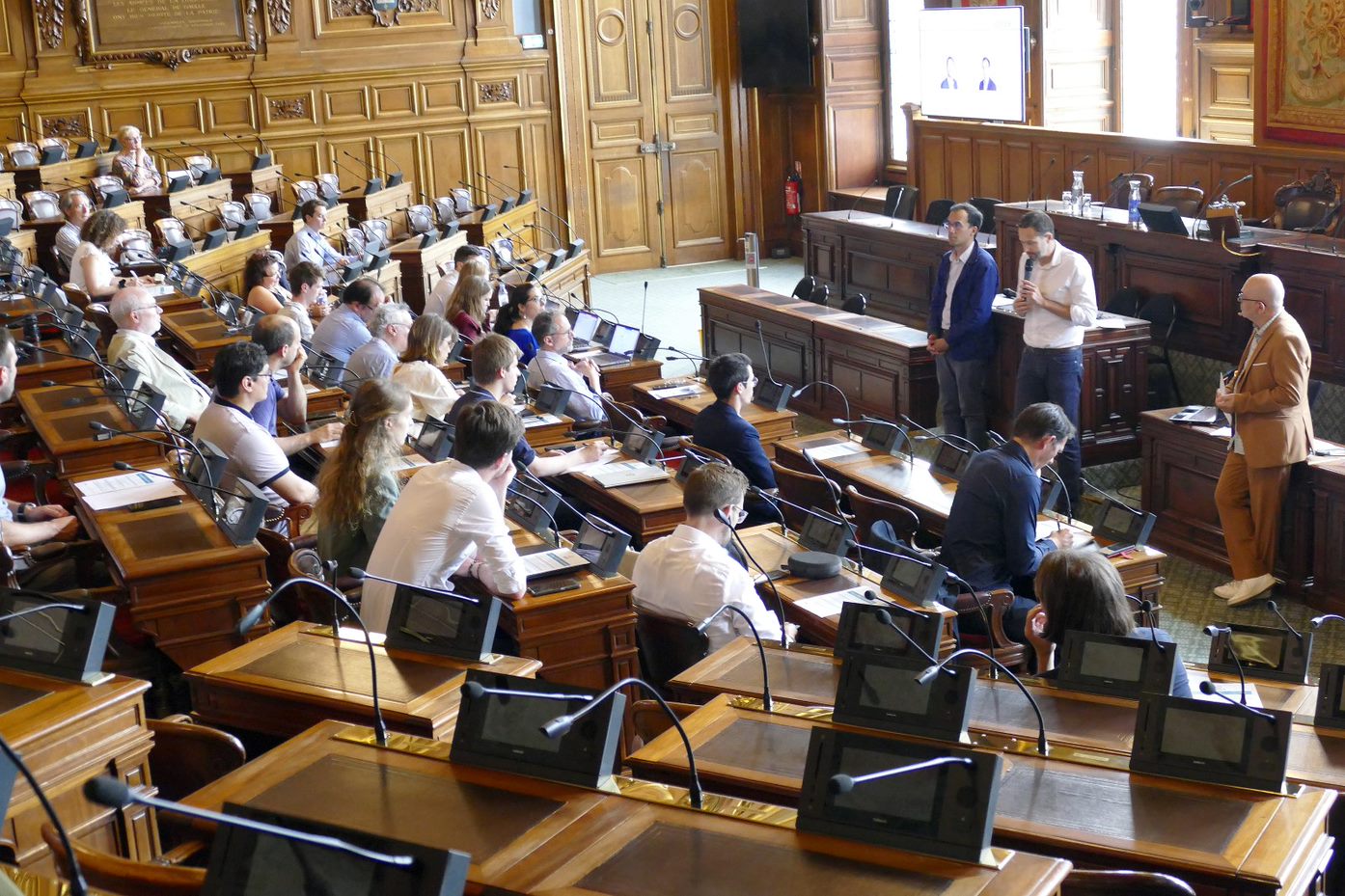 The role of Hydrogen Vehicles in decarbonising cities Highlights of the ...